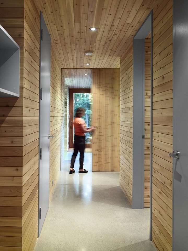 Arquitectura en madera: moderna cabaña de pino en los bosques de Canadá ...